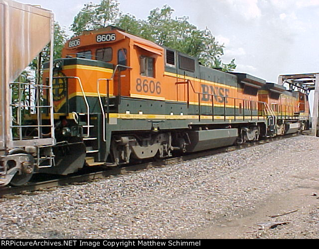 BNSF 8606